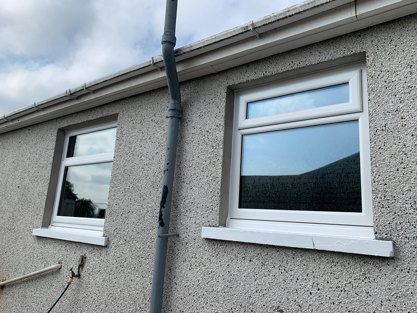 How long does it take to spray a full house of windows?